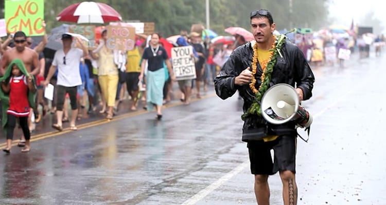 Barca Runs/Paddles Kaua‘i For Mayor – Freesurf Magazine