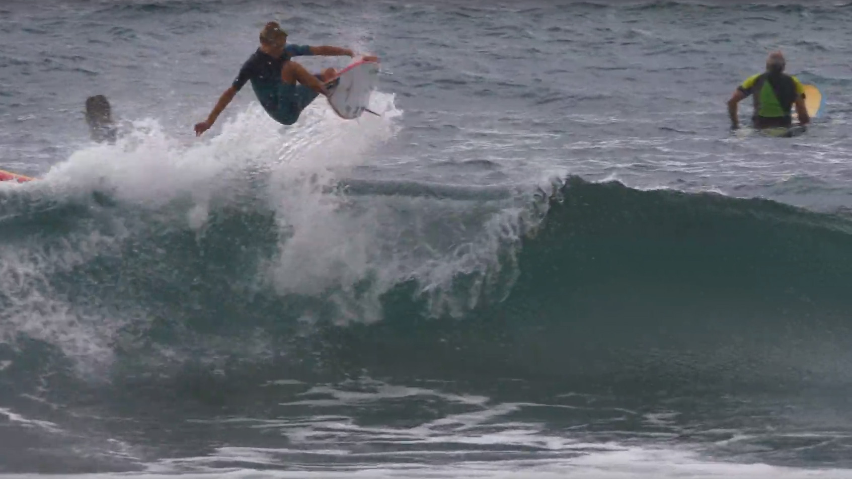 Move of the Week / Luke Swanson in Haleiwa – Freesurf Magazine